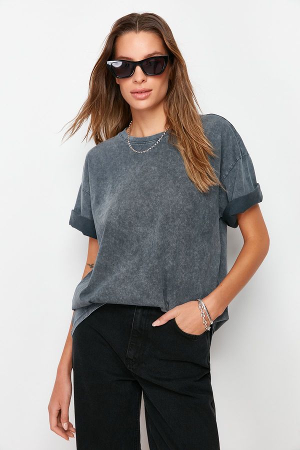 TRENDYOL ANTHRACITE 100% COTTON PALE EFFECT BACK PRINTED BOYFRIEND CREW NECK KNITTED T-SHIRT