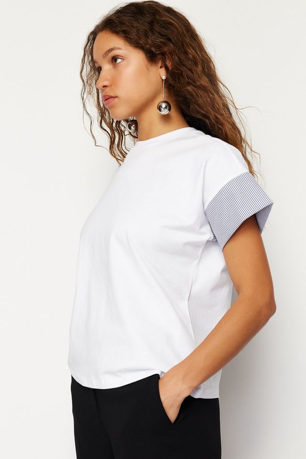 TRENDYOL WHITE RELAXED/COMFORTABLE CUT POPLIN SLEEVE DETAILED KNITTED T-SHIRT