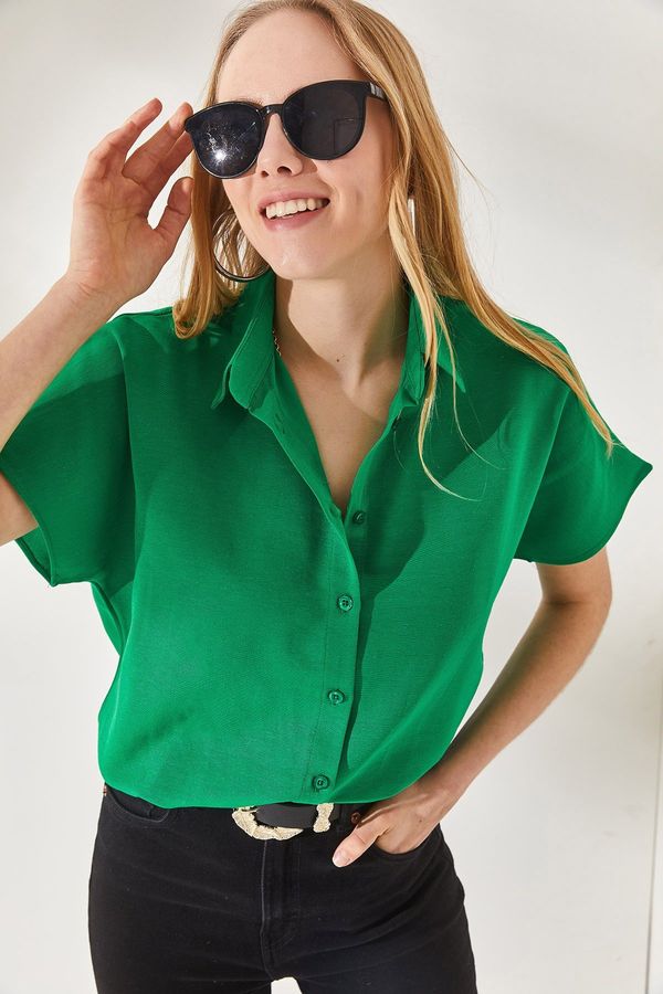 OLALOOK WOMEN'S GRASS GREEN BAT OVERSIZE LINEN SHIRT