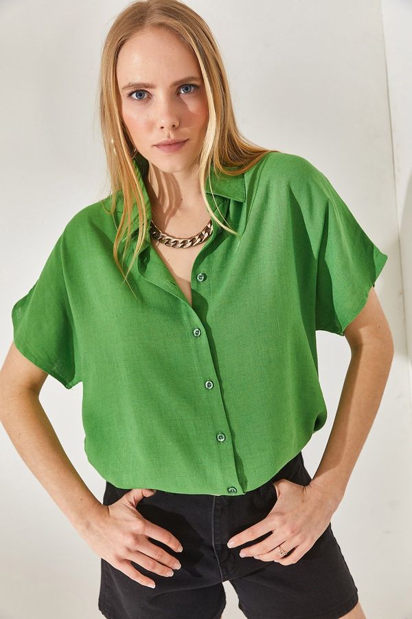OLALOOK WOMEN'S PEANUT GREEN BAT OVERSIZE LINEN SHIRT