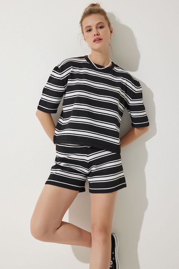 HAPPINESS İSTANBUL WOMEN'S BLACK STRIPED TOWEL T-SHIRT SHORTS SET