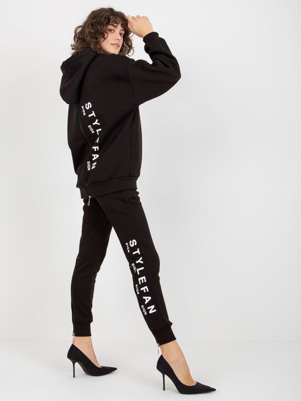 BLACK WOMEN'S TRACKSUIT WITH INSCRIPTIONS AND ZIPPERS