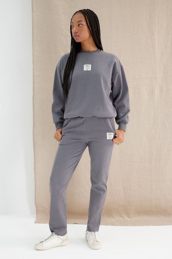 TRENDYOL ANTHRACITE MORE SUSTAINABLE FLEECE INTERIOR STRAIGHT FIT PATCHWORK KNITTED SWEATPANTS