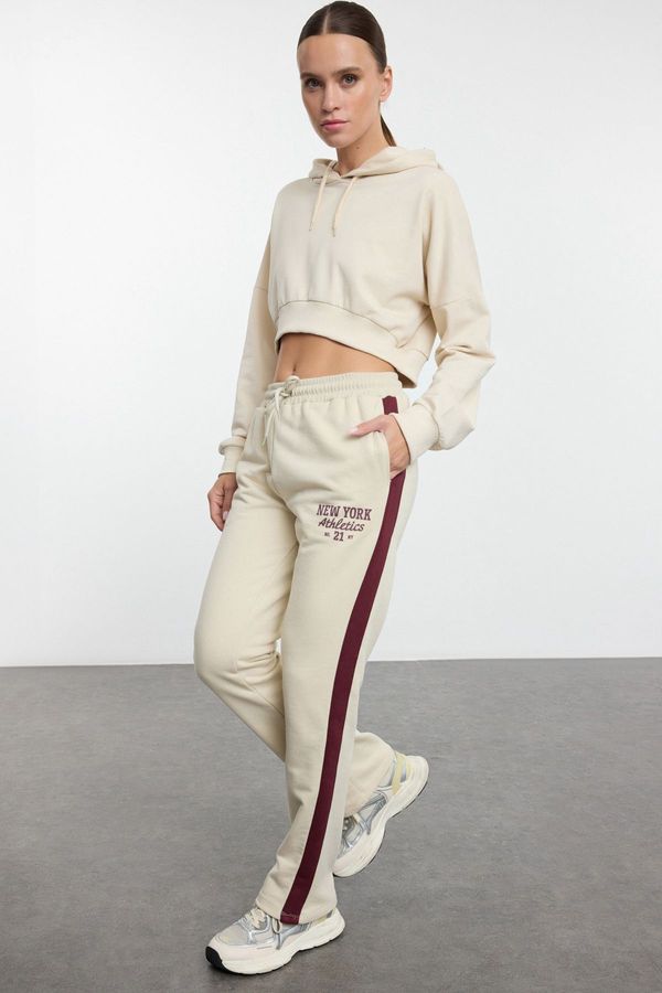 TRENDYOL STONE COLOR BLOCK SLOGAN PRINTED STRAIGHT PATTERN KNITTED SWEATPANTS