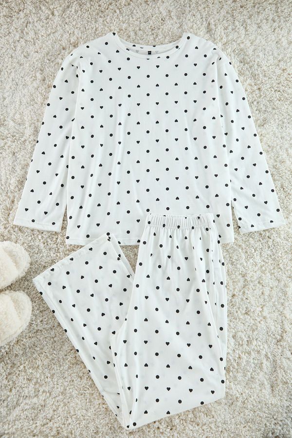 TRENDYOL CURVE ECRU HEART AND POLKA DOT PATTERNED KNITTED PAJAMA SET