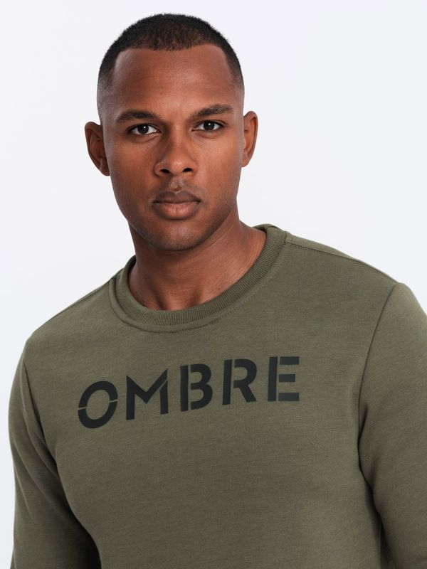 OMBRE CLASSIC MEN'S SWEATSHIRT WITH INSCRIPTION - DARK OLIVE