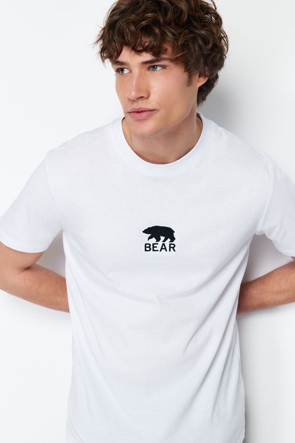 TRENDYOL WHITE REGULAR/REGULAR CUT BEAR/ANIMAL EMBROIDERY 100% COTTON SHORT SLEEVE T-SHIRT