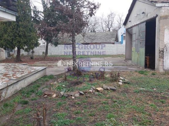 Građevinski plac na prodaju u Novom Sadu, naselje Salajka, ukupne površine 3.070 m².