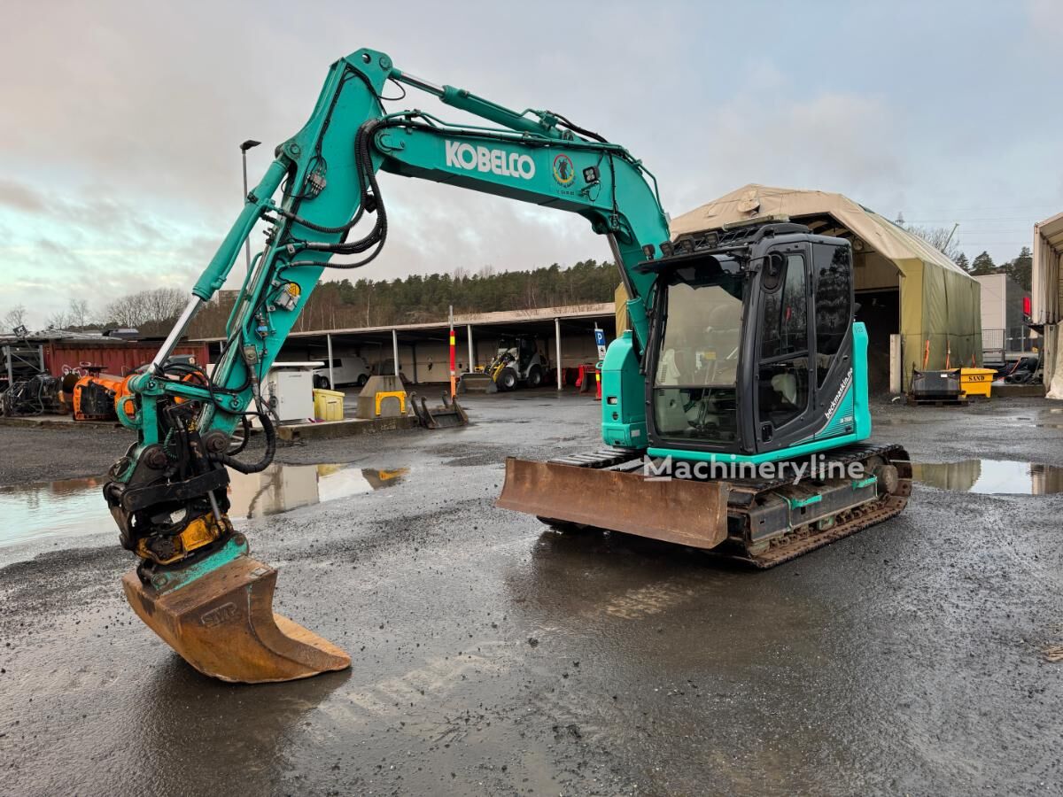 Prodaje se Kobelco SK75SR-3E GRAVEMASKIN, ENGCON TILTROTATOR, SENTRALSMØRING, SERVI mini bager na aukciji
