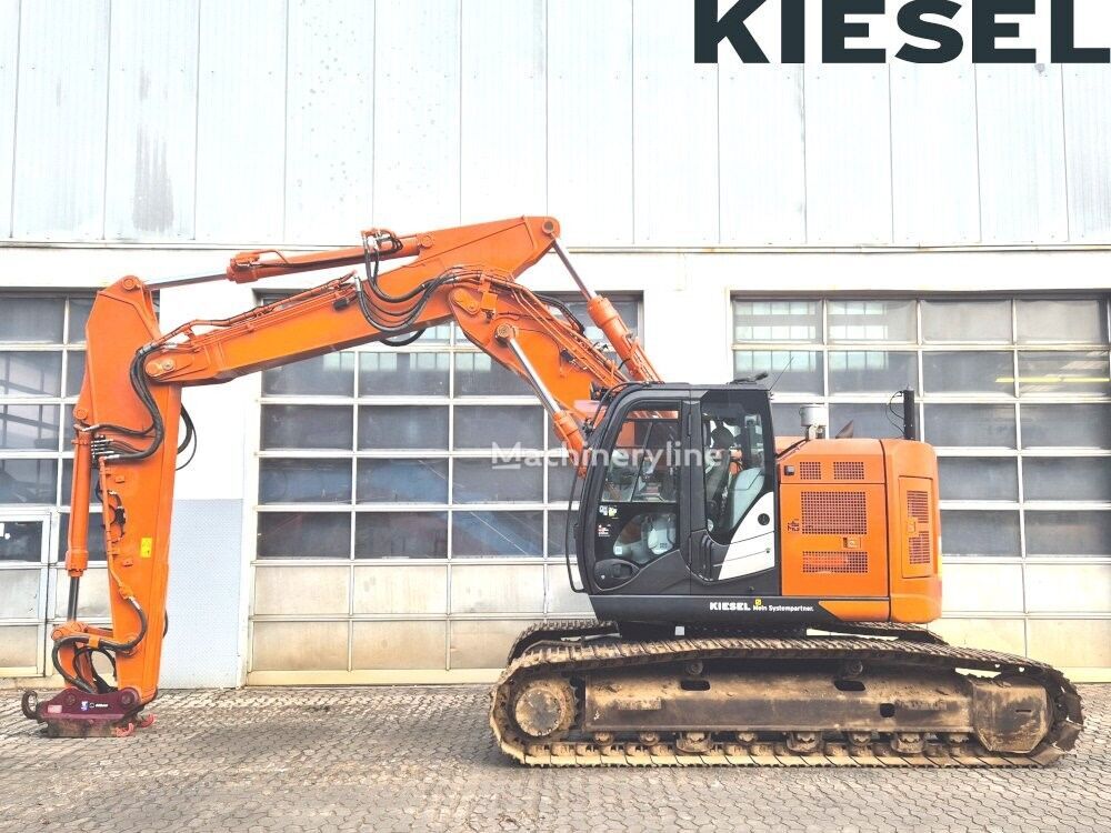 Hitachi ZX225USLC-6 bager guseničar