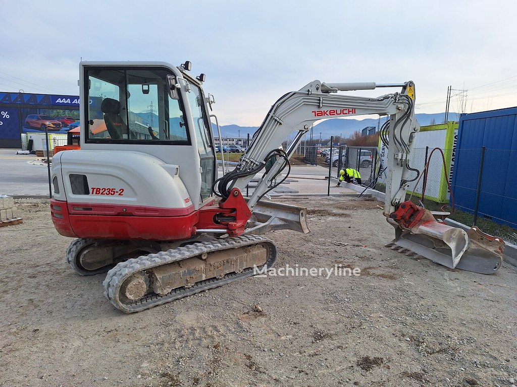 Takeuchi TB235-2 mini bager