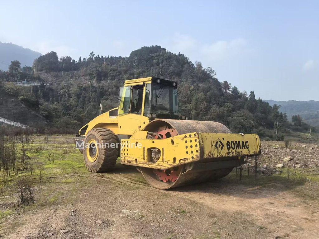 BOMAG kompaktor s jednim valjkom