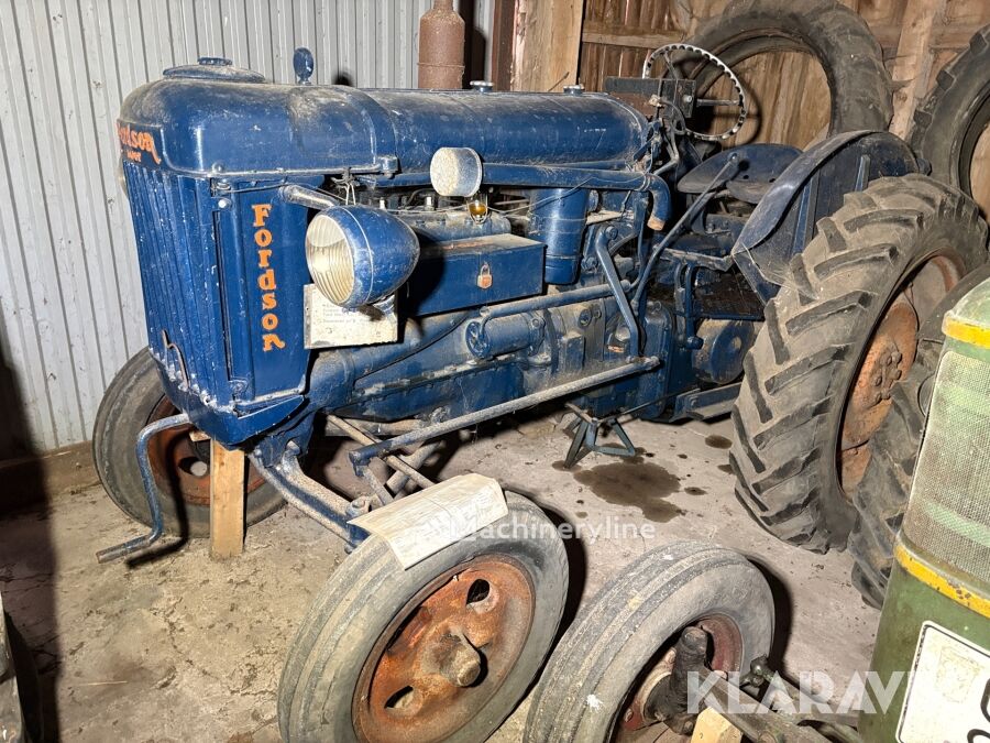 Prodaje se Fordson E27N vibro ploču na aukciji