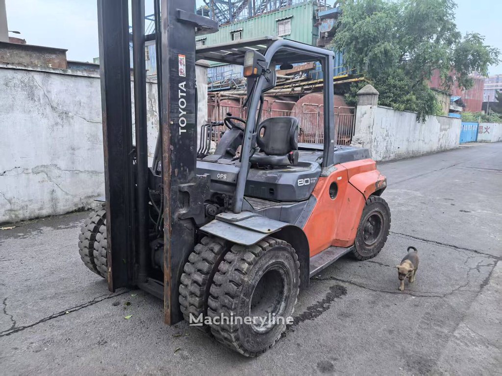 Toyota FD80 terenski viljuškar