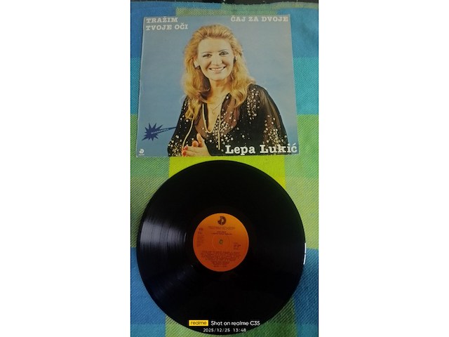 LEPA LUKIC 1984 - TRAZIM TVOJE OCI
