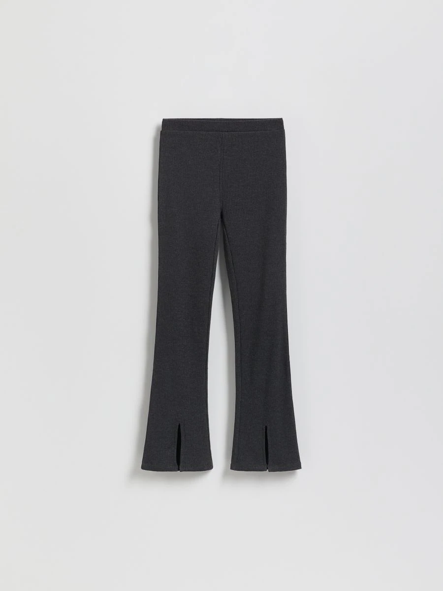 Flare pantalone s izrezima
