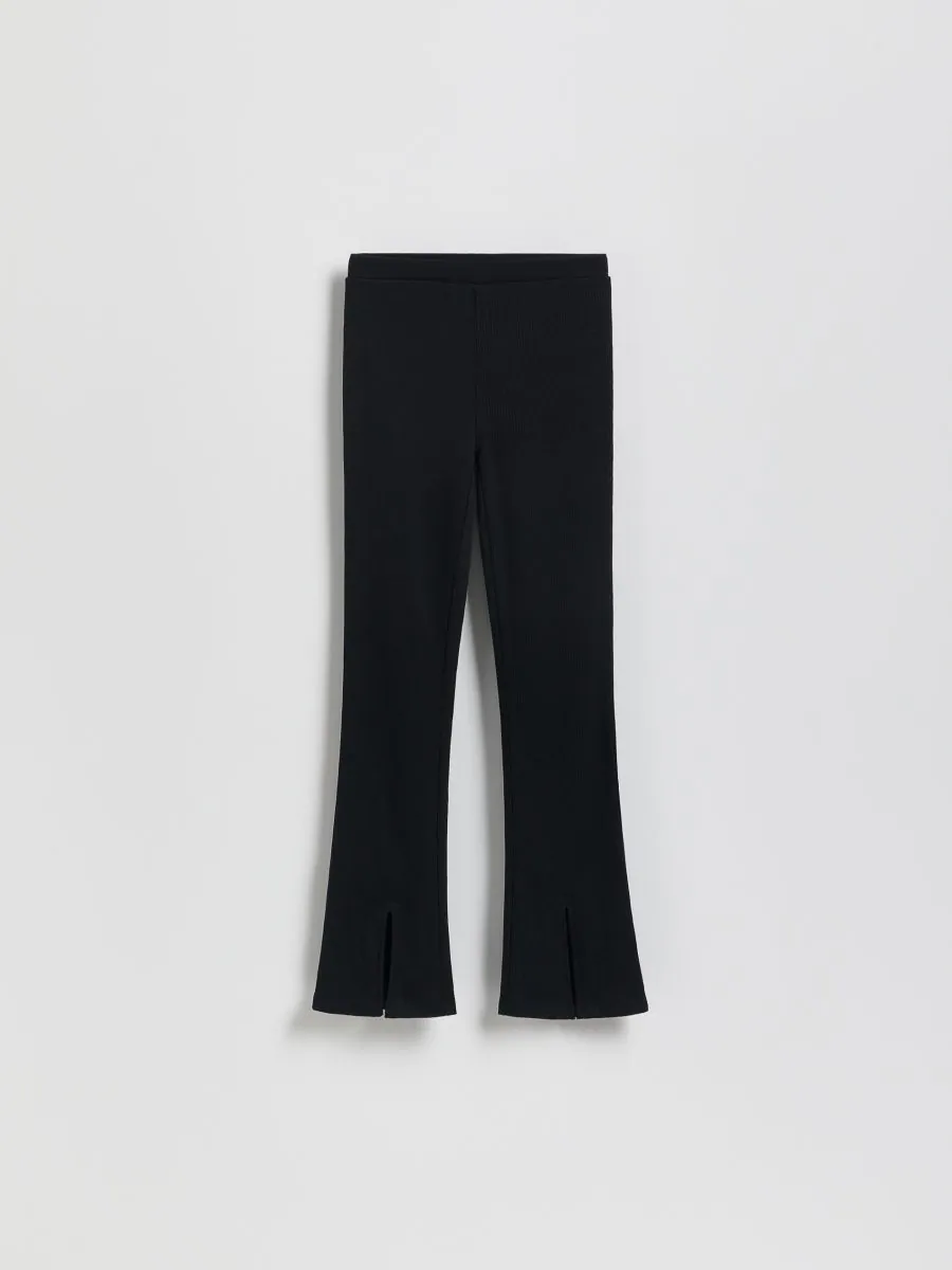 Flare pantalone s izrezima