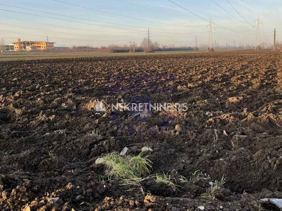 Odličan plac u Zmajevu