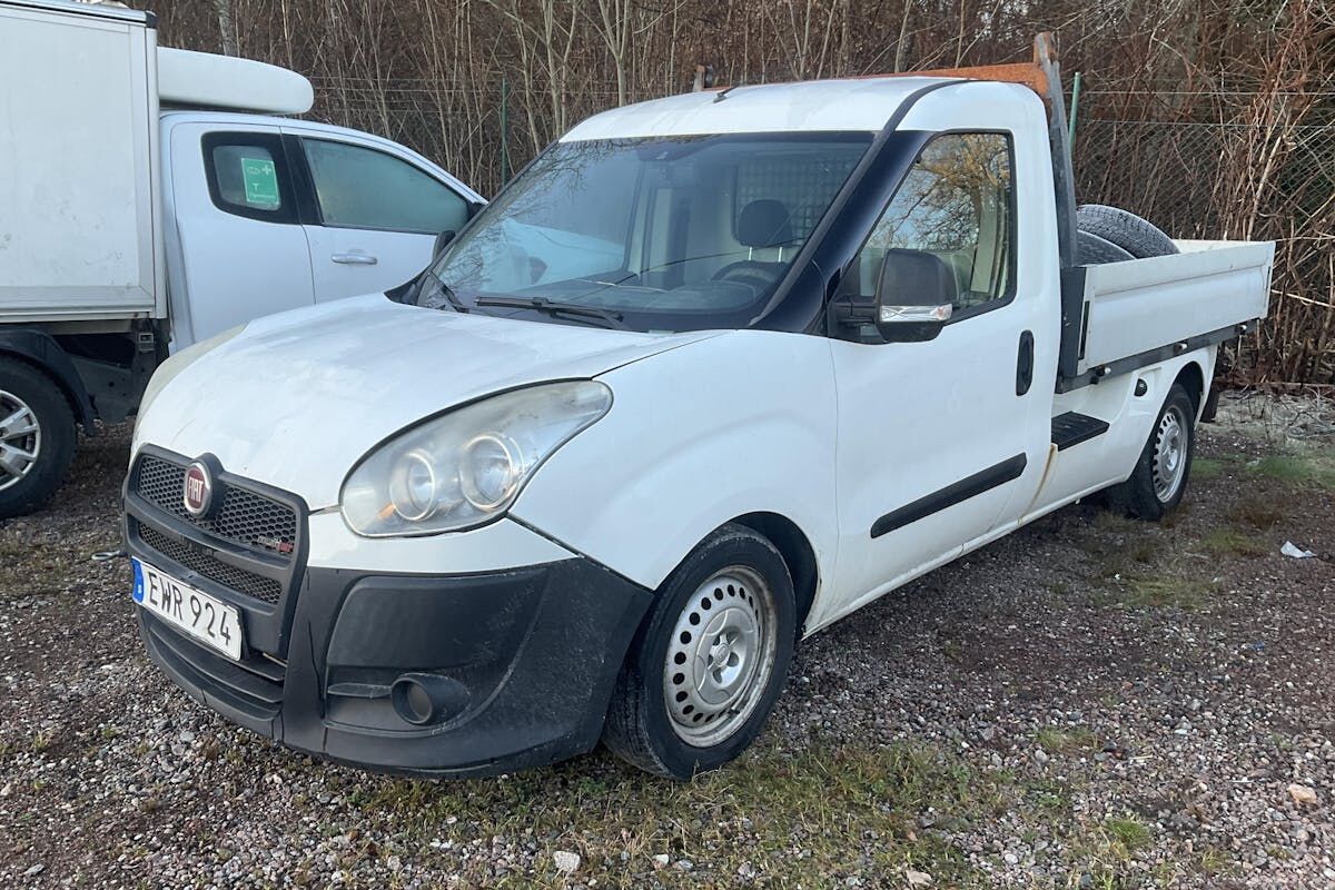 Prodaje se Fiat Doblo kamion s ravnom platformom < 3.5t na aukciji