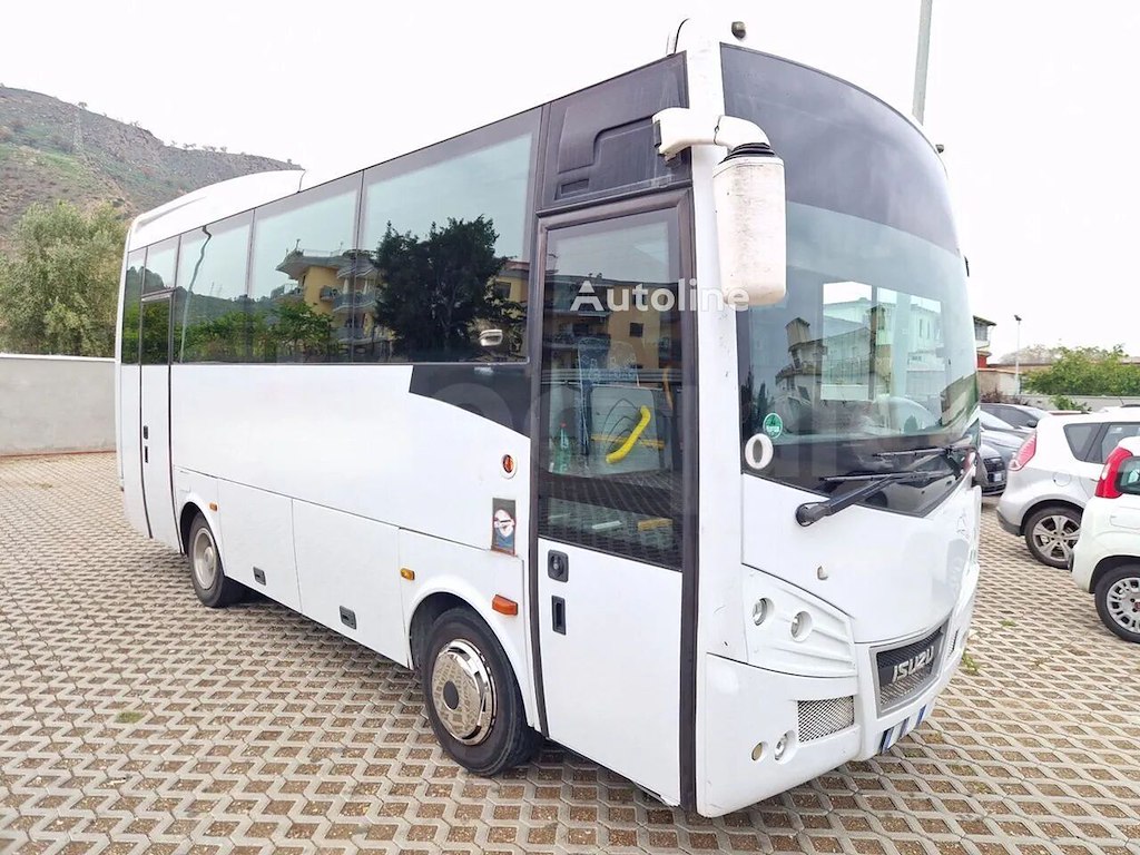 Isuzu Novo prigradski autobus