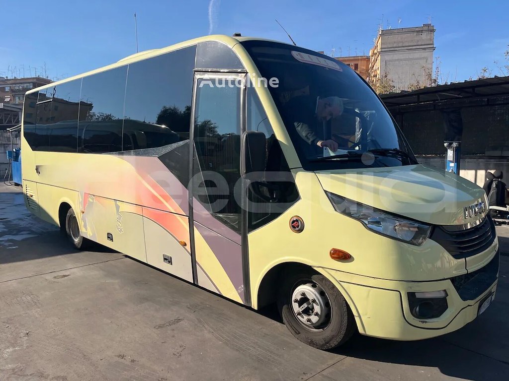 IVECO Daily prigradski autobus