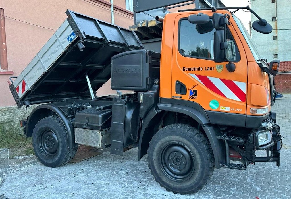 Mercedes-Benz Unimog U20 4x4 3-Way Tipper univerzalna komunalna mašina