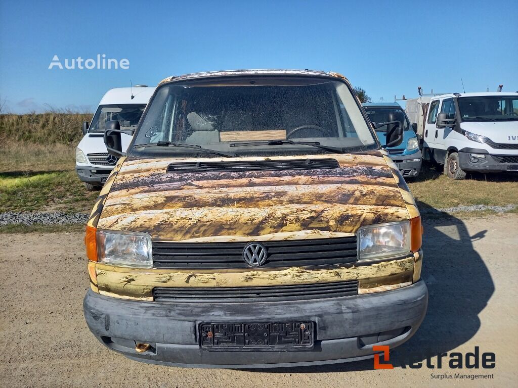 Prodaje se Volkswagen TRANSPORTER kamion s ravnom platformom na aukciji