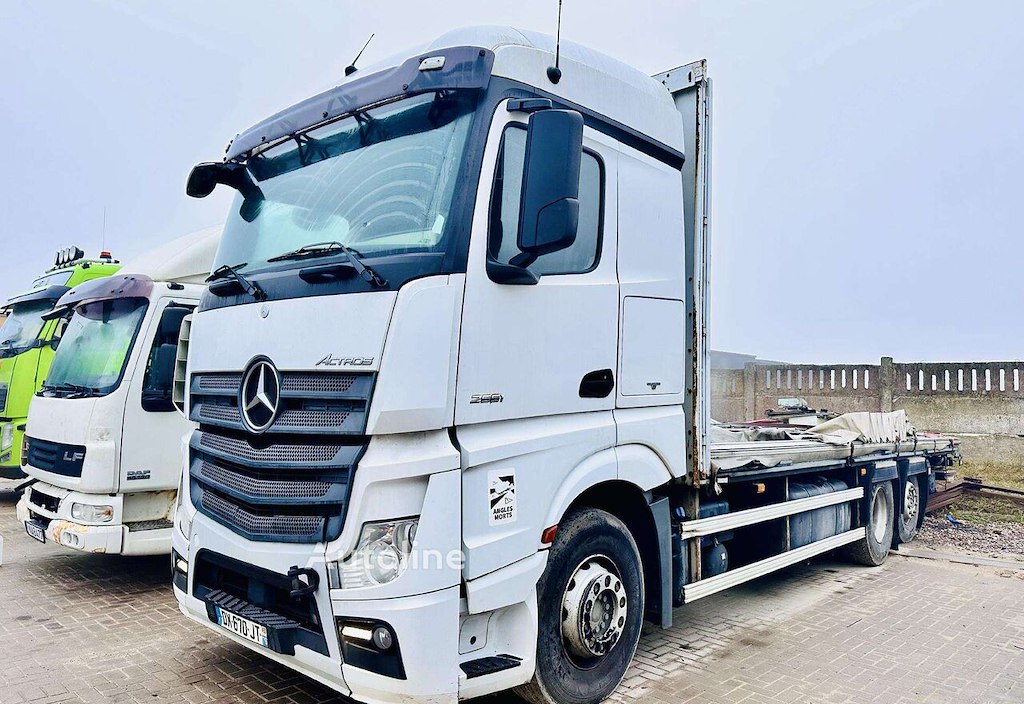 Mercedes-Benz Actros 2551 6x2 Retarder su Liftu kamion šasija
