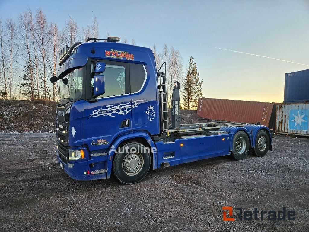 Prodaje se Scania Lastväxlare Scania R580 B6X2*4NB rol kiper sa kukom na aukciji
