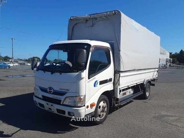 Hino DUTRO kamion s ceradom