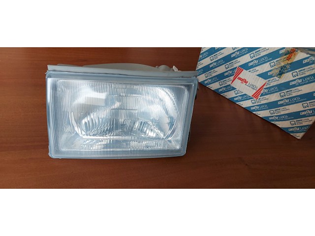 Headlight, front left, Fiat Croma (1985-1996) 82405416