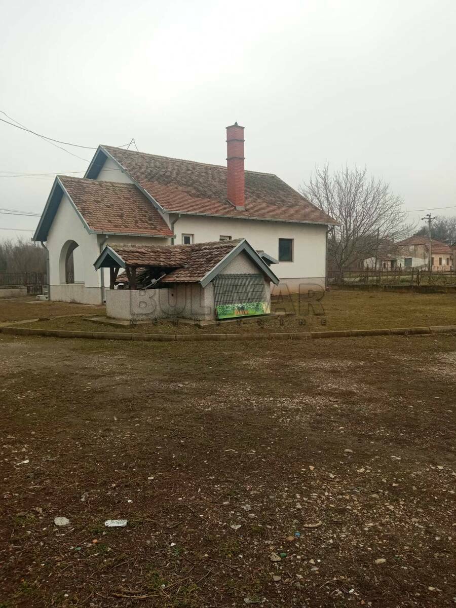 Novo Selo, Velika Plana, kuća 89 m2, pomoćni objekti 73m2 i 61m2, plac 2496 m