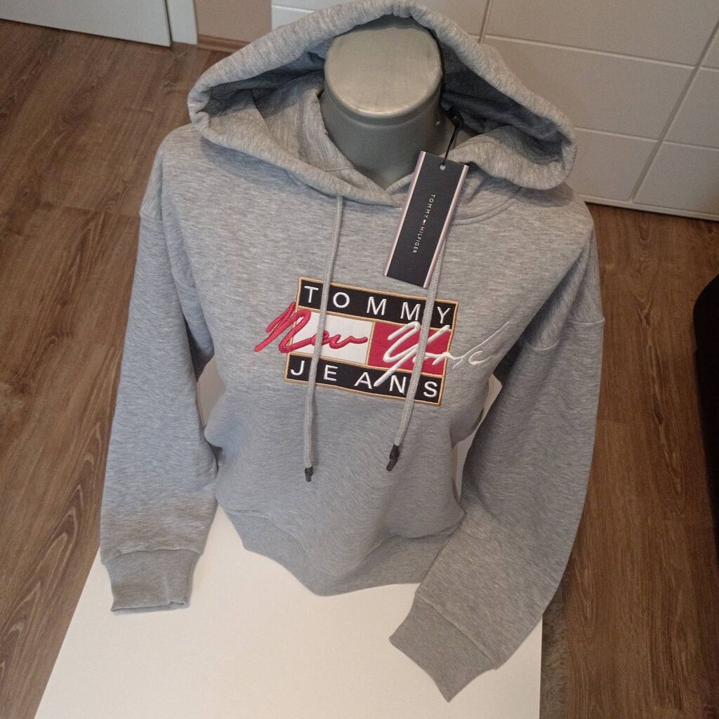 Nove ženske Tommy hilfiger dukserice. Dostupne veličine M i L. Cena