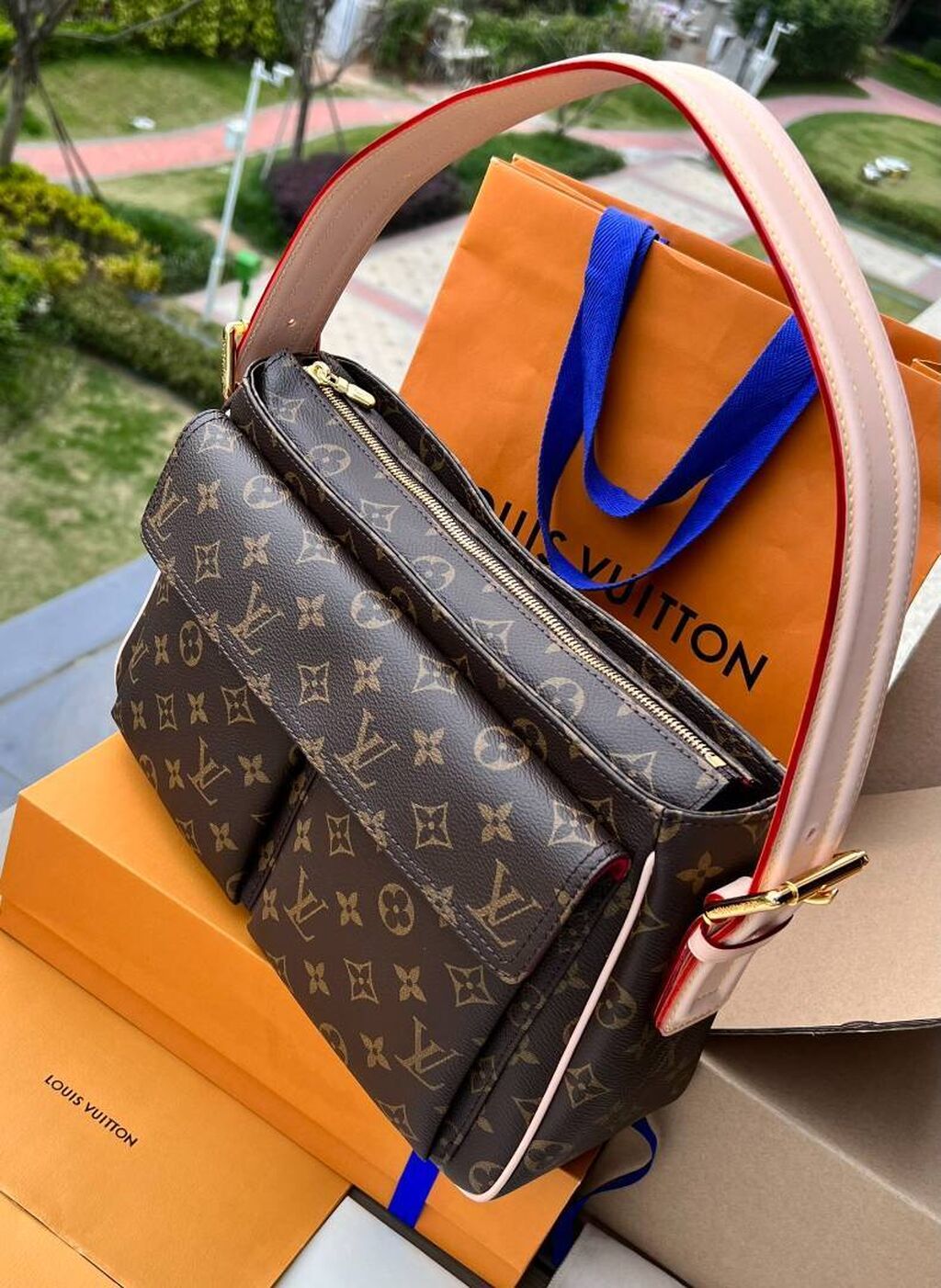 Torba za rame, Louis Vuitton, Materijal: Koža