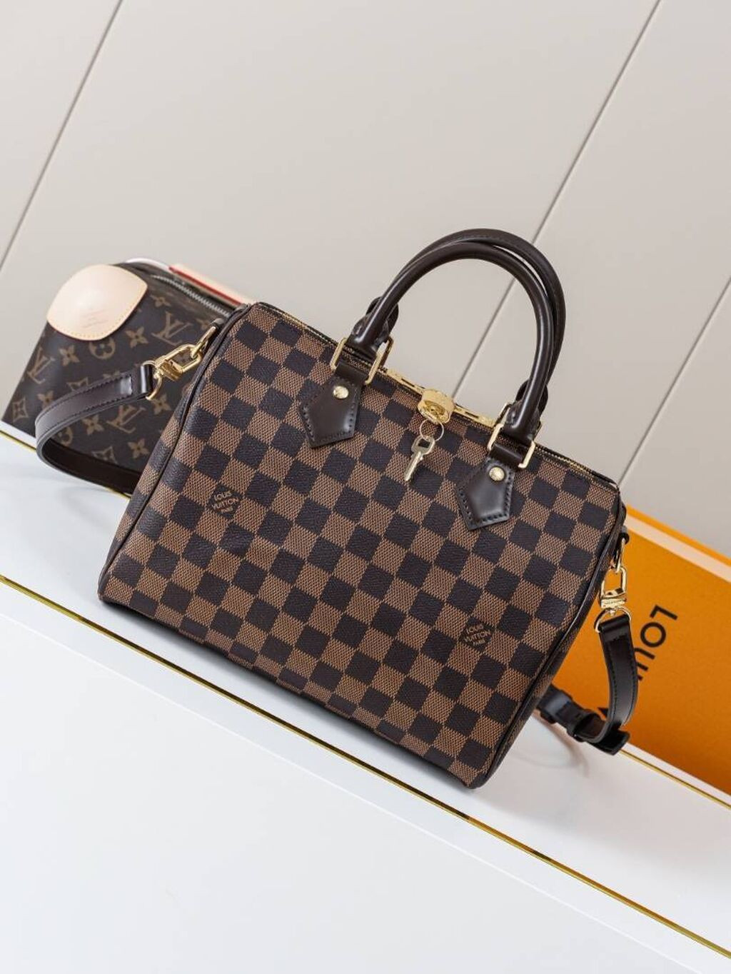 Torba za rame, Louis Vuitton, Materijal: Platno