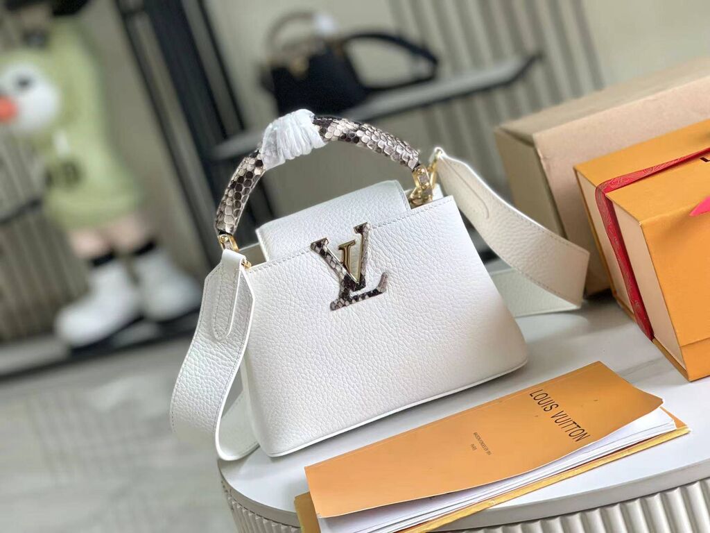 Elegantna torbica, Louis Vuitton, Materijal: Koža