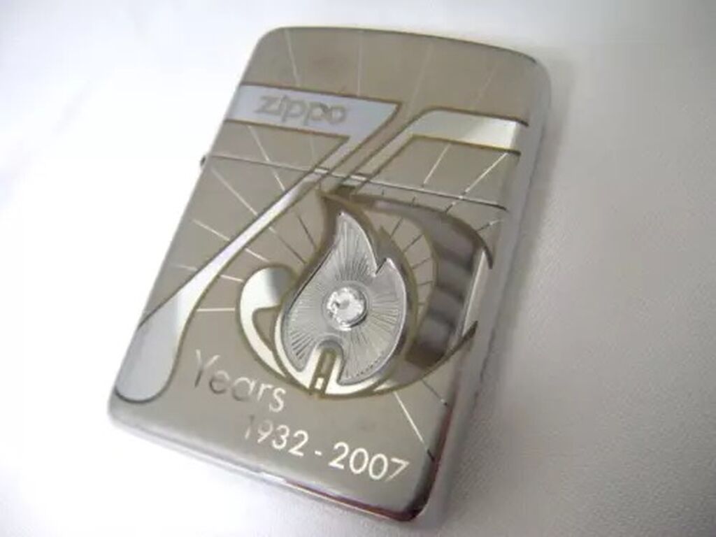 Zippo upaljač – kolekcionarsko izdanje „75 Years 1932–2007“ -
