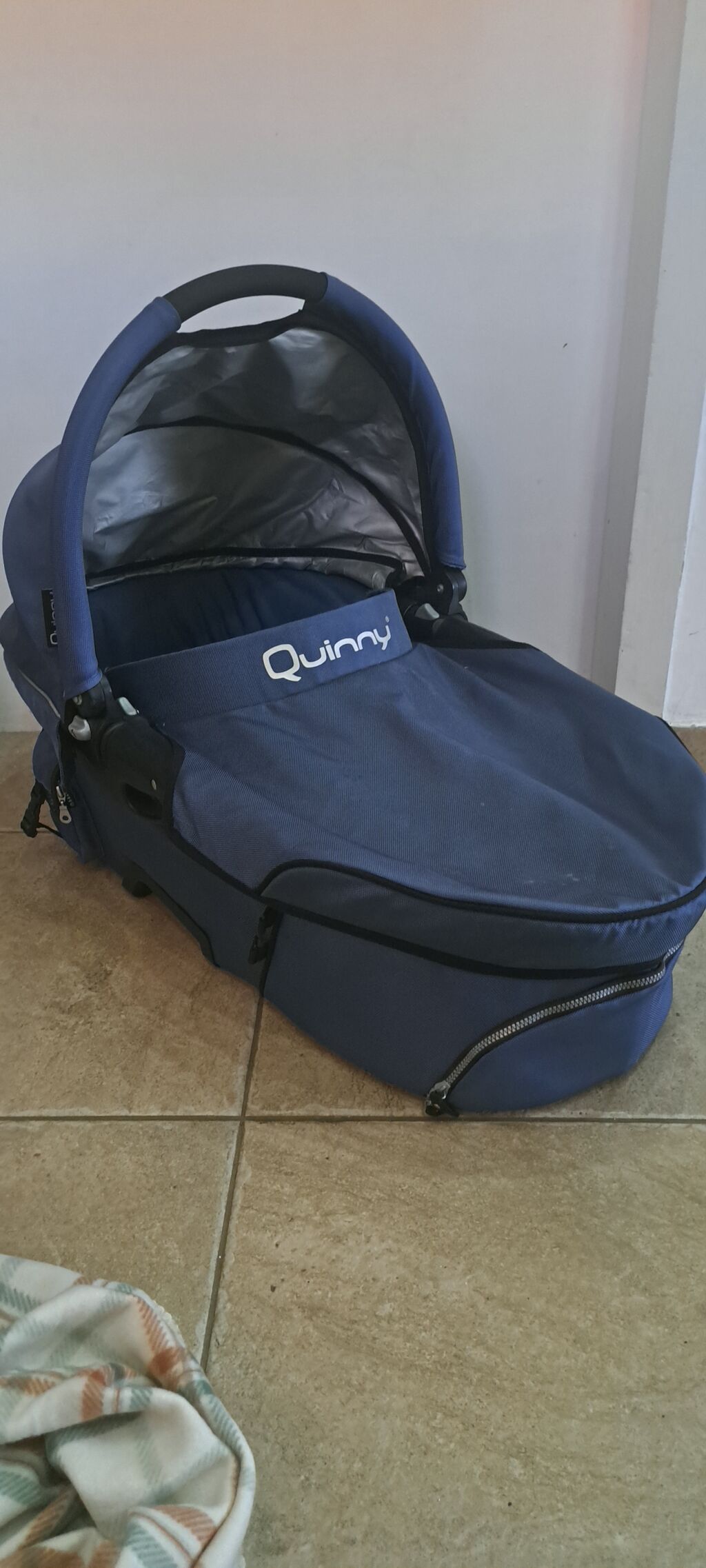 Quinny kofer-kolica/korpa za novorođenče (zubna kolica – carrycot) -