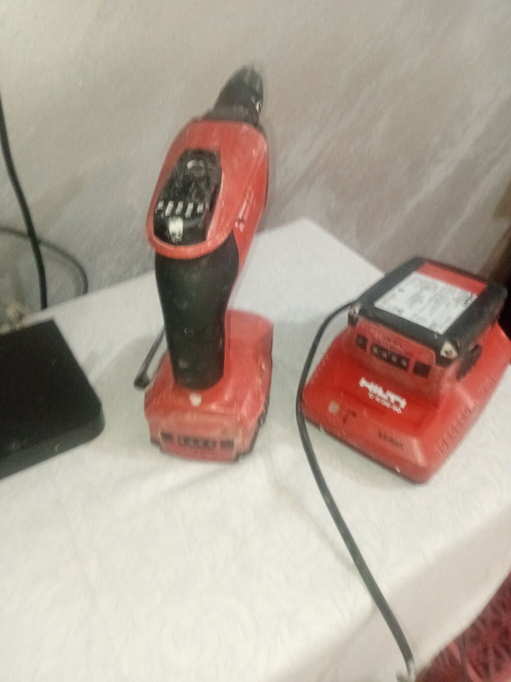 Hilti odlicno stanje srafilica 2 baterije i brzi punjac doneta iz