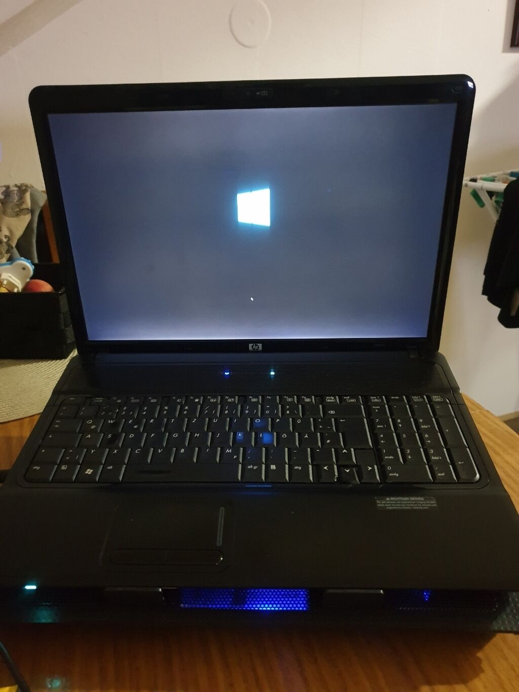 Intel Pentium, 4 GB OZU, 17.3 "