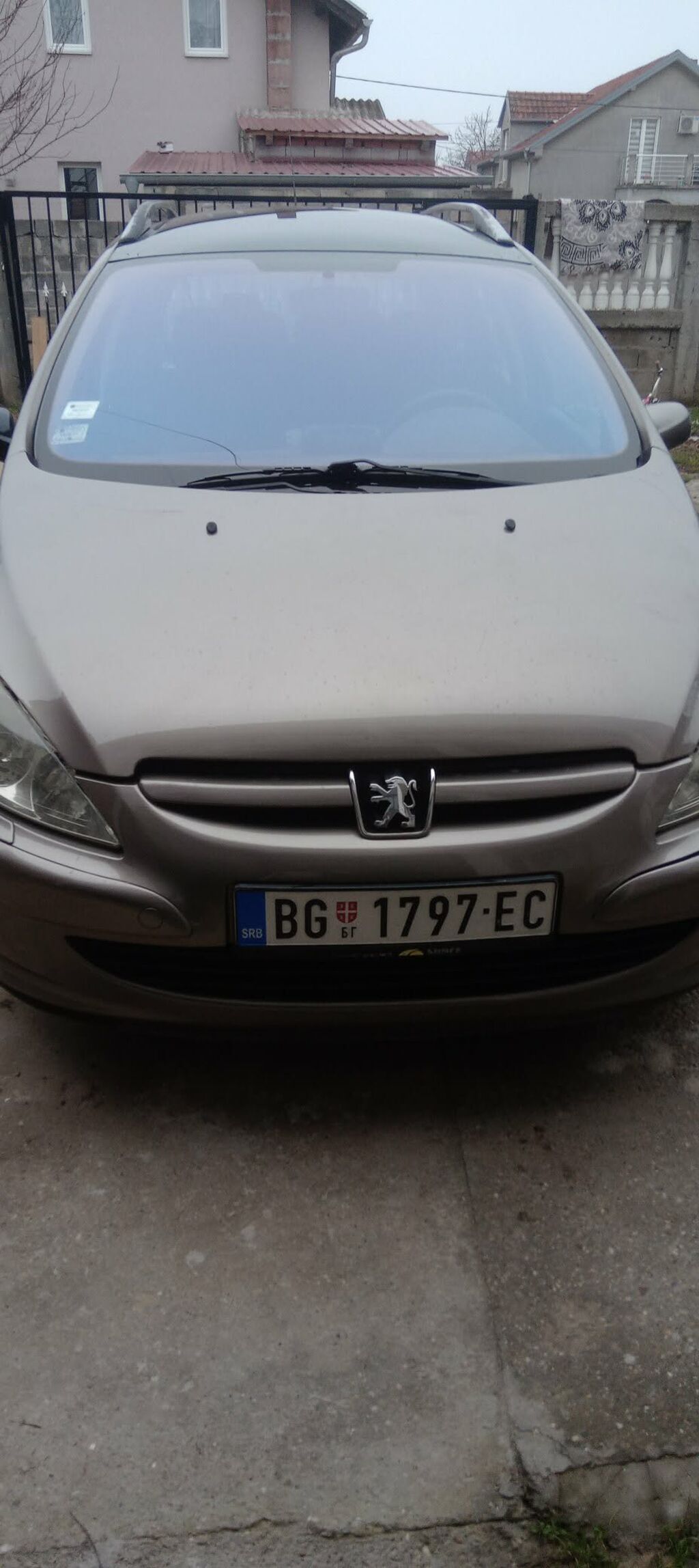 Peugeot 307 SW – karavan, metalik siva boja. Karakteristike i oprema