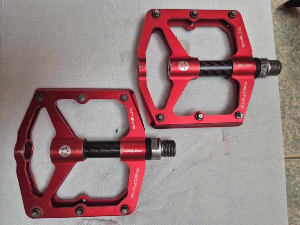 Brave Carbon Pedals Platform Alu Carbon - RED