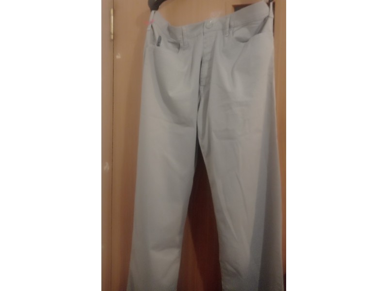 Armani orginal,nekoriscene farmerke ili pantalone br.40