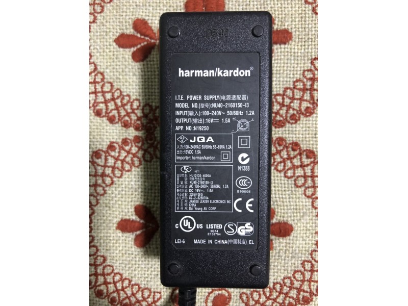 Harman Kardon originalni punjac 16V1.5A