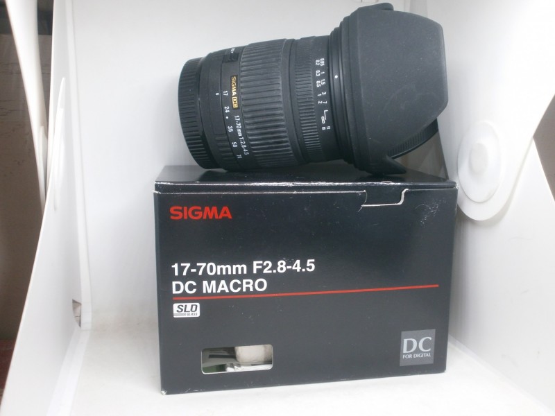 SIGMA DC 17-70mm f2.8-4.5 za CANON