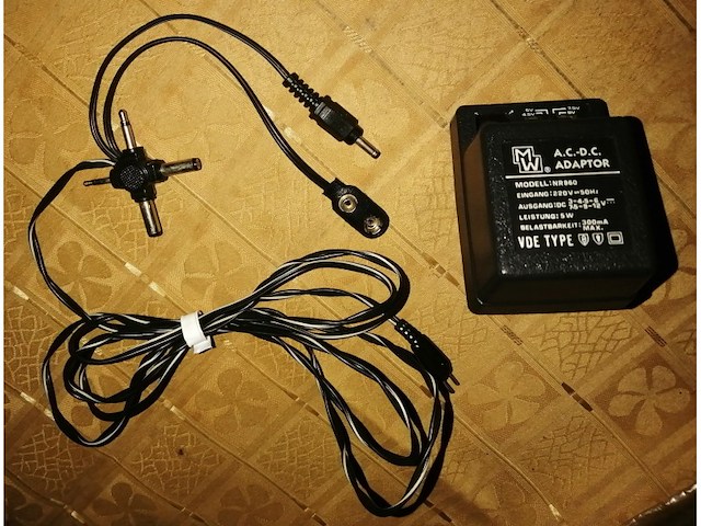 Strujni adapter AC-DC za uređaje od 3 V do 12 V
