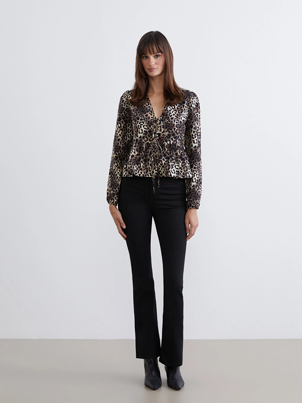 LCW Vision Bluza Sa V Izrezom I Leopard Printom