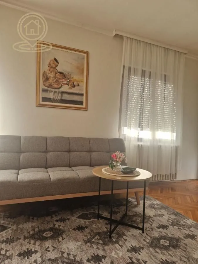 Izdavanje, dvosoban stan, 45m², Centar, Novi Sad