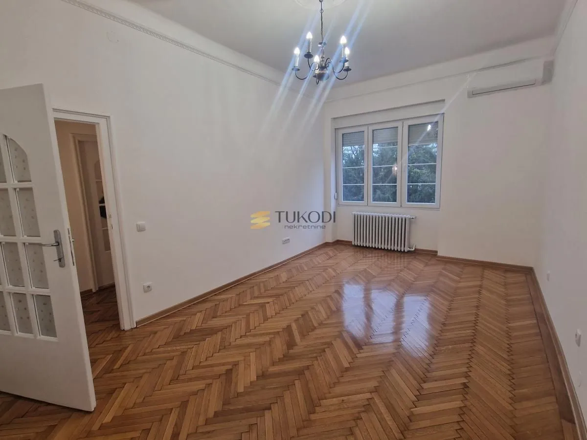 Izdavanje, poslovni prostor, 35m², Andrićev Venac, Beograd