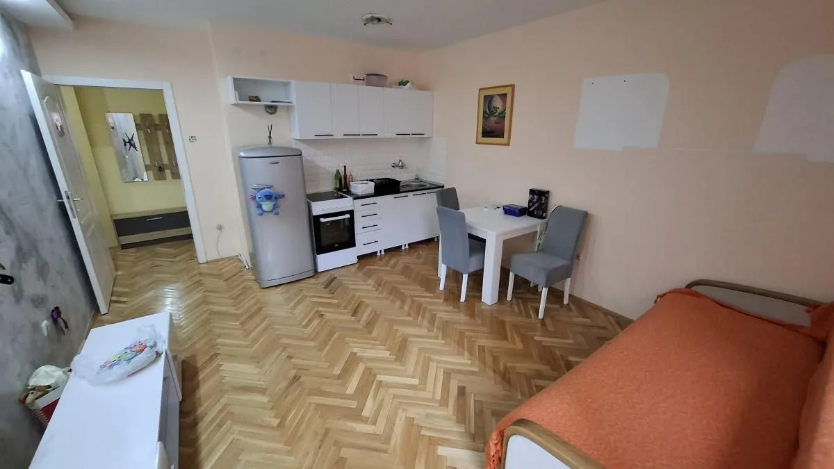 Izdavanje, jednosoban stan, 42m², Socijalno, Novi Sad Sve Podlokacije